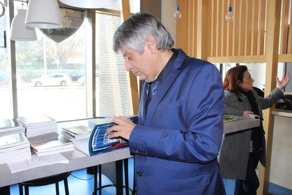 Mário Máximo apresentou o seu mais recente livro de poemas no ILCP de ...