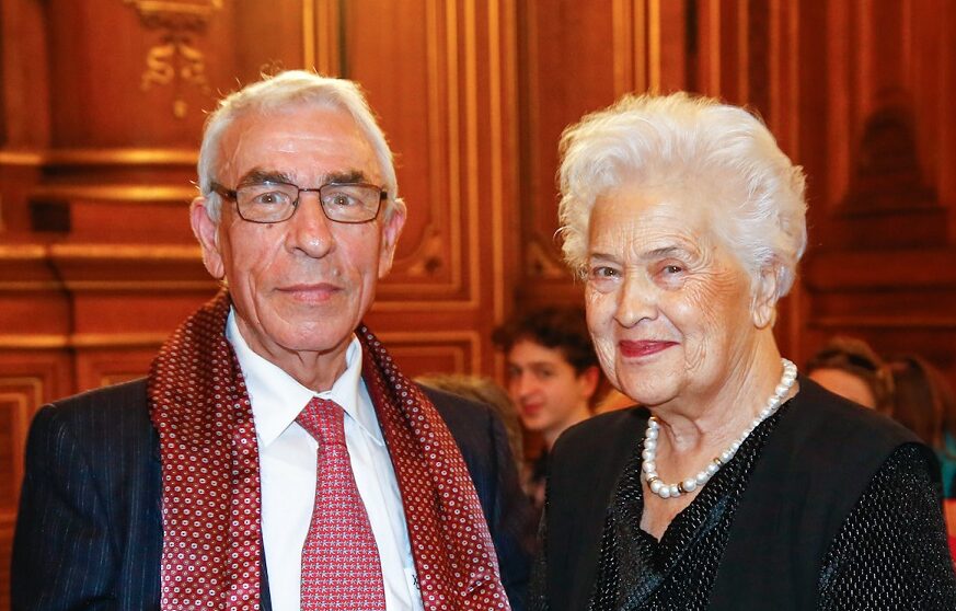 Maria Beatriz Rocha Trindade recebeu a Medalha Grand Vermeil da Mairie ...