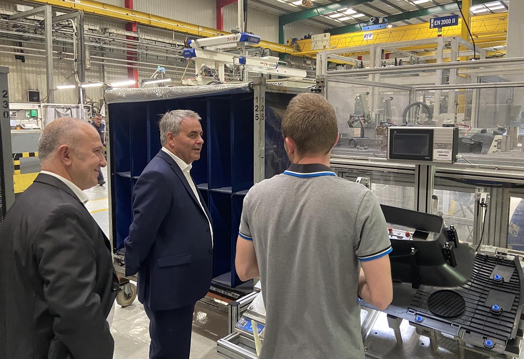 Xavier Bertrand visitou a fábrica da Simoldes em Valenciennes – LusoJornal