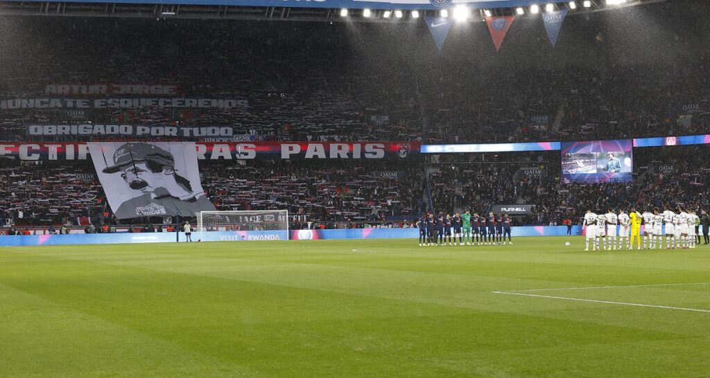 Nasser Al-Khelaïfi et les anciens Présidents do PSG honorent la mémoire ...