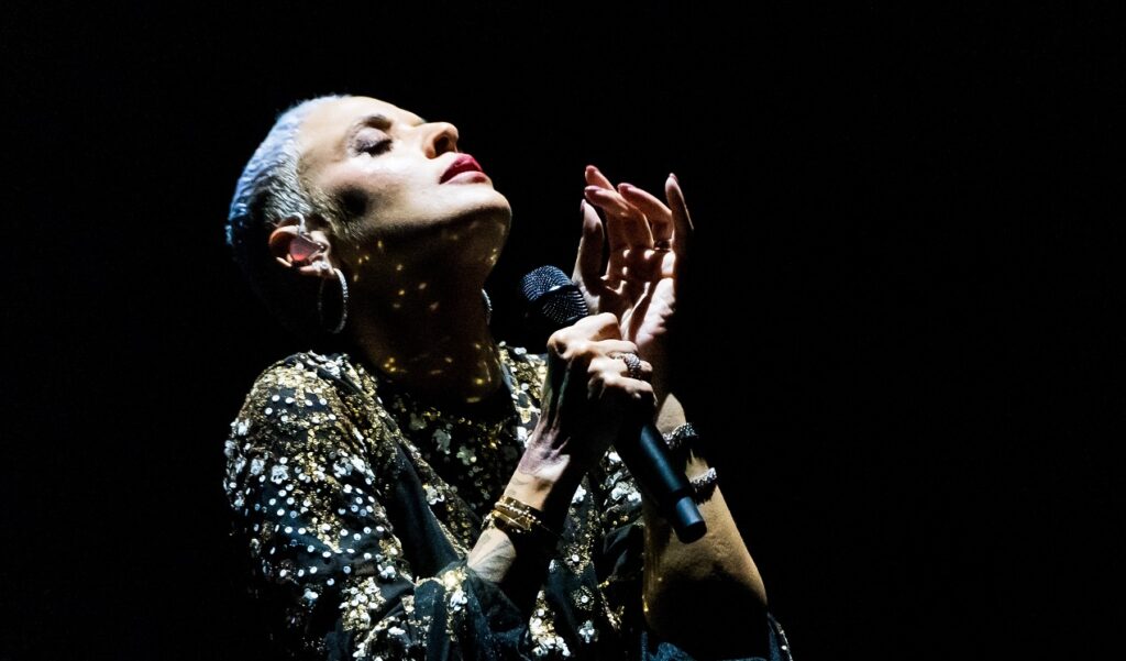Mariza esgotou esta semana duas datas no Théâtre du Châtelet e regressa ...